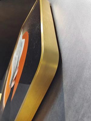 China Custom geborstelde aluminium spiegel frame met 28mm zijde hoogte en aluminium legering lijnen Te koop
