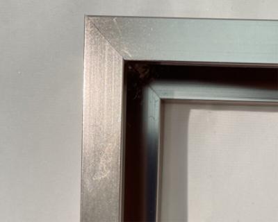 Cina 25 mm di altezza laterale specchio curvo in lega d'alluminio oro brillante per la decorazione del soggiorno / bagno in vendita