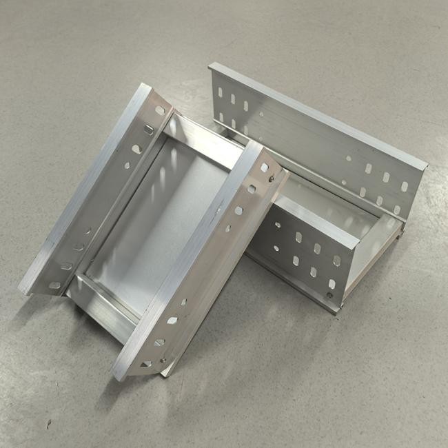 Aluminum cable tray system in industrial setting