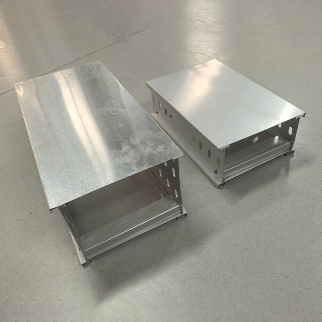 Floor mounted aluminum cable tray installation