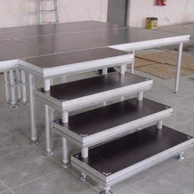 China resbalón anti móvil de la etapa del 1.22*1.22M de la madera contrachapada negra portátil impermeable de las plataformas en venta
