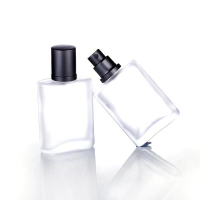 Cina Luxury Design Glass 10ml Perfume Spray Bottle Refillable Pump Square Empty in vendita