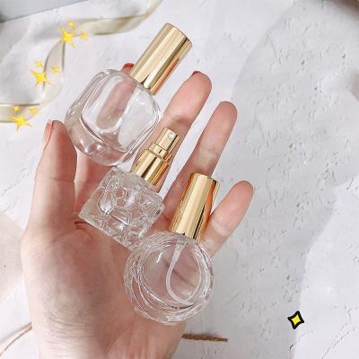 Cina Clear 100ml Perfume Spray Bottle Cosmetic Packaging Luxury Unique Square Glass in vendita