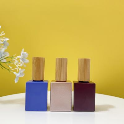 中国 タケ帽子のマニキュアのびんとの多彩な正方形の円形の楕円形の形10ml 12ml 15ml 販売のため