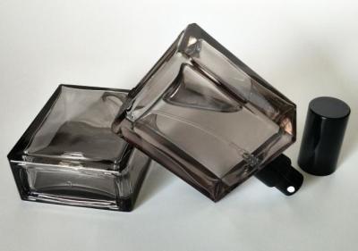 Cina Lo spruzzo di profumo di vetro vuoto inferiore spesso imbottiglia il ODM dell'OEM di 30ml 50ml 200ml in vendita