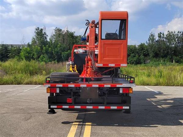 Quality Highway Road Maintenance Truck Multifunctional Work Arms And Hydraulic Breakers for sale