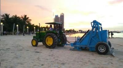 Cina 30HP 60HP 80HP 100HP Ride On Ractor Beach Machine pulitore di sabbia in vendita