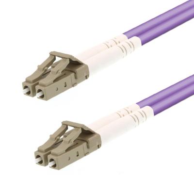 China Óptico a dos caras con varios modos de funcionamiento Ericaviolet del color OM4 de FTTH del cable púrpura DX de la fibra en venta