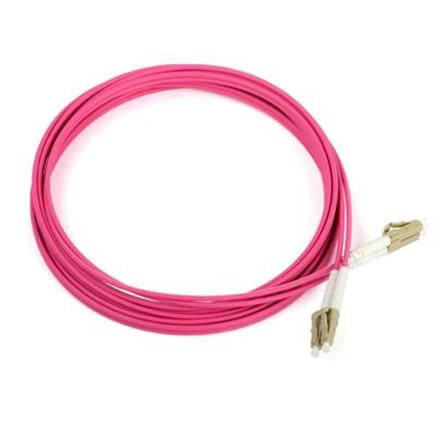 China Óptico a dos caras con varios modos de funcionamiento Ericaviolet del color OM4 de FTTH del cable púrpura DX de la fibra en venta