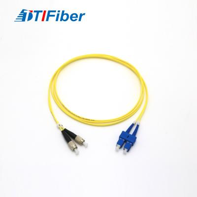 China Cordón de remiendo a dos caras ligero de la fibra óptica del SM resistente a los tirones, a las tensiones y a los impactos durante la instalación. en venta