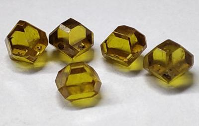 Cina MCD Mono cristallino diamante dodecaedro / torre a forma di diamante giallo grezzo in vendita