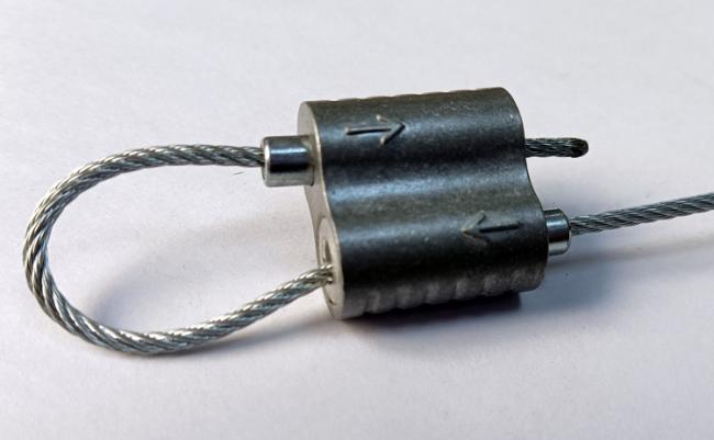 Alternative cable loop securing clamp variant