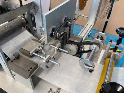 China Máscara protetora cirúrgica descartável que faz a máquina à venda