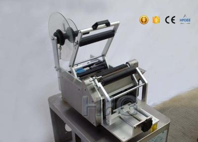 Cina Etichettatrice automatica dei semi della bottiglia per il latte dell'autoadesivo/etichettatrice della fiala in vendita