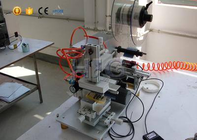 China Self adhesive semi automatic bottle label applicator machine 220V 0.2KW for sale