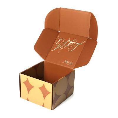 Cina Scatole di cartone di lusso CMYK Stampa cartone ondulato Scatole regalo per la cura della pelle in vendita
