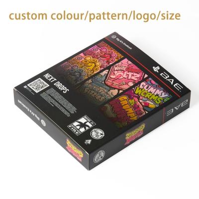 China Kleurrijke witte karton spel accessoires Verpakkingsdoos met glanzende laminatie aangepaste dikte Te koop