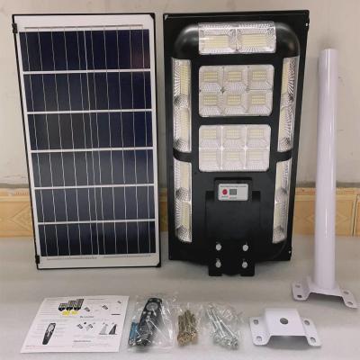 China Waterdicht geïntegreerd zonne-strallamp 200w High Lumen LED-straatlicht met zonnepaneel Te koop