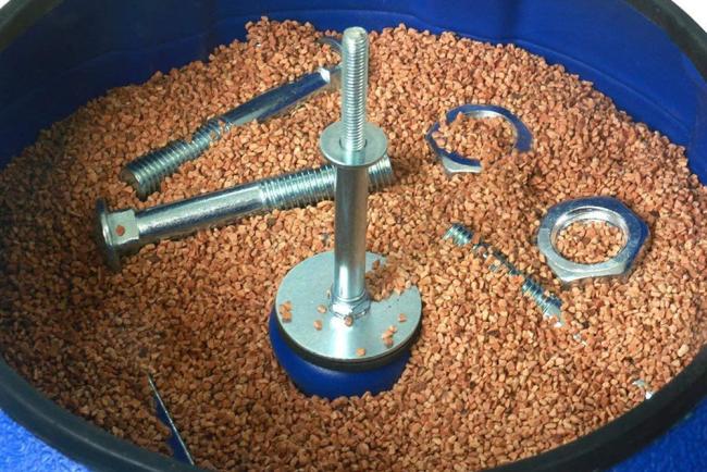 Walnuts Shell Powder Manufacturer Sandblasting Walnut Shell 0.5 Granules Crushed Walnut Shell for Drilling Grinding Make up