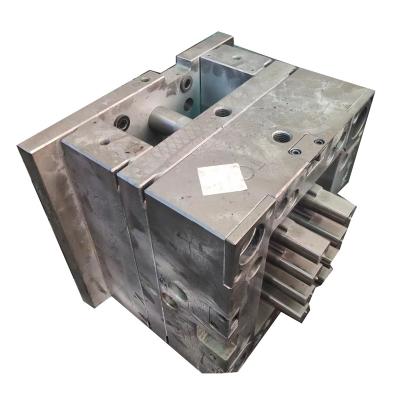 Cina Singolo stampaggio ad iniezione della cavità per il materiale di gomma del silicio a distanza della copertura VITON in vendita