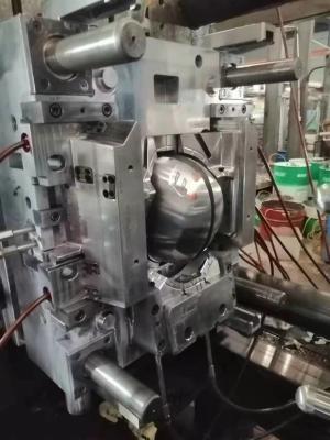 Cina 300,000-1,000,000 stampaggio ad iniezione di plastica dei colpi per il casco elettrico del motociclo del motorino in vendita