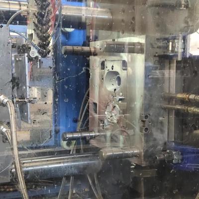 Cina Stampaggio ad iniezione di plastica su misura multi cavità per il sostegno 3D e Shell inferiore in vendita