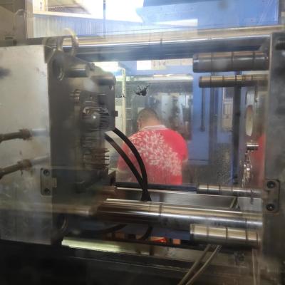 Cina Stampaggio ad iniezione di plastica su misura multi cavità per il sostegno 3D e Shell inferiore in vendita