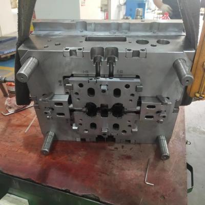 Cina 250000-300000 colpi ABS,AS,PP,PPS,PC,PE,POM,PMMA,PS Iniezione utensili con NAK80 in vendita