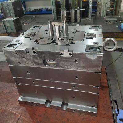 Cina 250000-300000 colpi ABS,AS,PP,PPS,PC,PE,POM,PMMA,PS Iniezione utensili con NAK80 in vendita