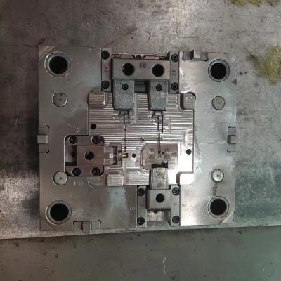 Cina Fabbricazione di plastica della muffa della fabbrica dello stampaggio ad iniezione di abitudine di tolleranza 0.02mm-0.05mm in vendita