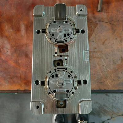 Cina H13 Strumenti per lo stampaggio a iniezione in acciaio da muffa con componenti e vantaggi di Yudo in vendita