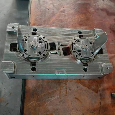 Cina H13 Strumenti per lo stampaggio a iniezione in acciaio da muffa con componenti e vantaggi di Yudo in vendita