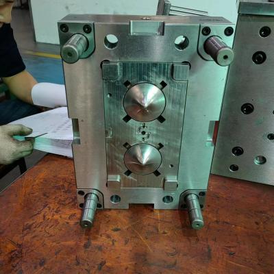中国 ホットランナーシステム 模具マスターコンポーネント付きNAK80用のプラスチックインジェクションツール 販売のため