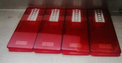 Cina Stampaggio ad iniezione di plastica automobilistico multi- della cavità 2K della copertura della lampada in vendita