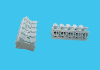 Cina Stampaggio ad iniezione terminale del connettore di plastica delle componenti elettroniche della nitrurazione in vendita