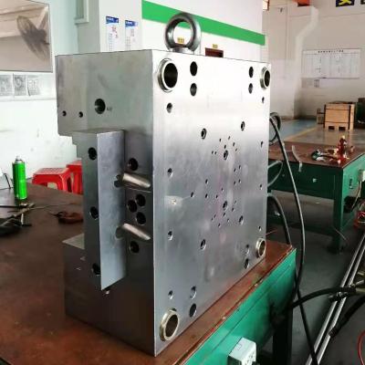 中国 LKM Synventiveの熱いランナーPPのプラスチック注入鋳造物 販売のため
