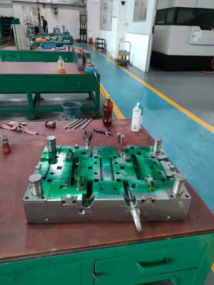 Cina Tipo del portone dello stampaggio ad iniezione della cavità della famiglia del ODM NAK80 dell'OEM sotto in vendita