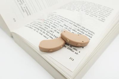 中国 USBミニBluetooth充電式補聴器両耳用調節可能な音量 販売のため