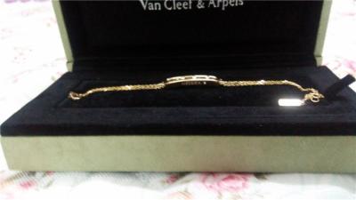 China 18K Yellow Gold Bracelet with Moveable 3 Diamonds Fine Jewelry for sale