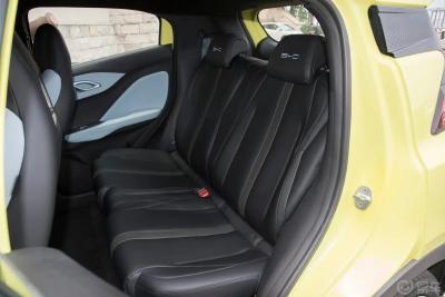 Cina BYD E2 Auto elettrica con sterzo sinistro 405 km di autonomia e 0,5 ore di ricarica rapida in vendita