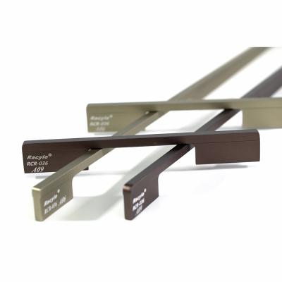 China Punhos de alumínio personalizados modernos da gaveta de Brown 220mm à venda