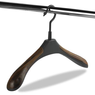 China SGS de Houten Kleerhanger van het Patroonblack metal voor Garderobe Te koop
