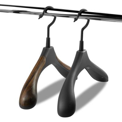 China SGS de Houten Kleerhanger van het Patroonblack metal voor Garderobe Te koop