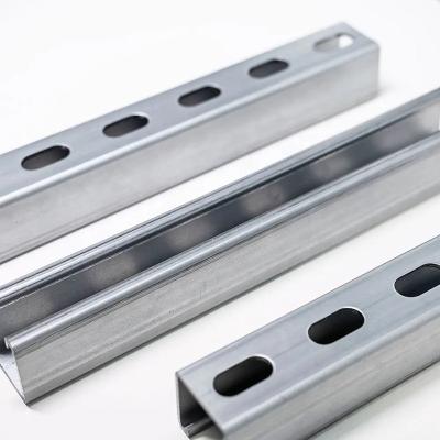China Cánal de soporte galvanizado de acero al carbono perforado según GB/T 700-2006/ASTM A36/JIS G3101 en venta