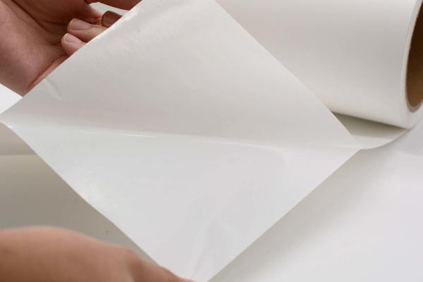 2 Mil Materiale di etichetta in poliestere Matte bianco Adesivo permanente con vetrino
