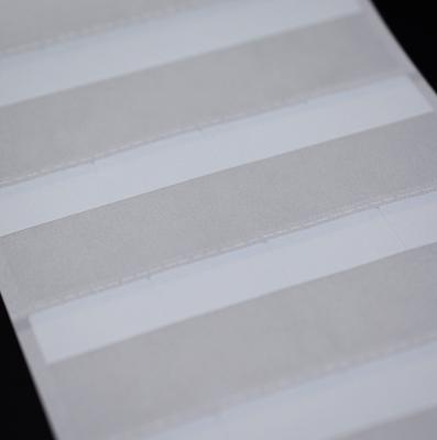 Cina Etichetta adesiva per cavi da 25*35 mm 1 milligrammo Etichetta per cavi in vinile bianca opaca traslucida resistente all'acqua in vendita