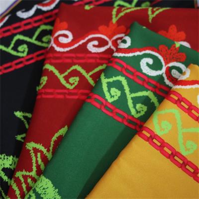 Cina Tessuto floreale 148Cm di vendita della varia di colori 100%Polyester Digital di modo stampa calda del panno per il vestito in vendita