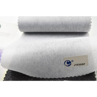 Cina GAOXIN 1025HF legame chimico non tessuto fusione interlining per abbigliamento 150cm larghezza Piano in vendita