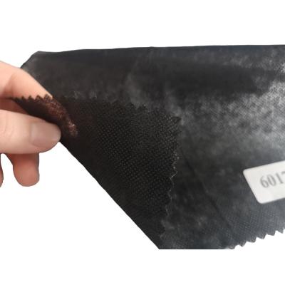 Cina 16-100gm Carta non tessuta Microdot Interlinings fusibili per indumenti ricamati in vendita