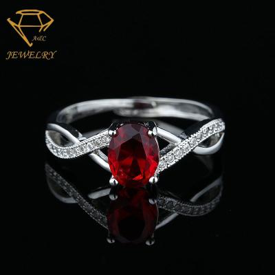 Cina Rame ambientale ovale di Ruby Vintage Silver Engagement Rings in vendita